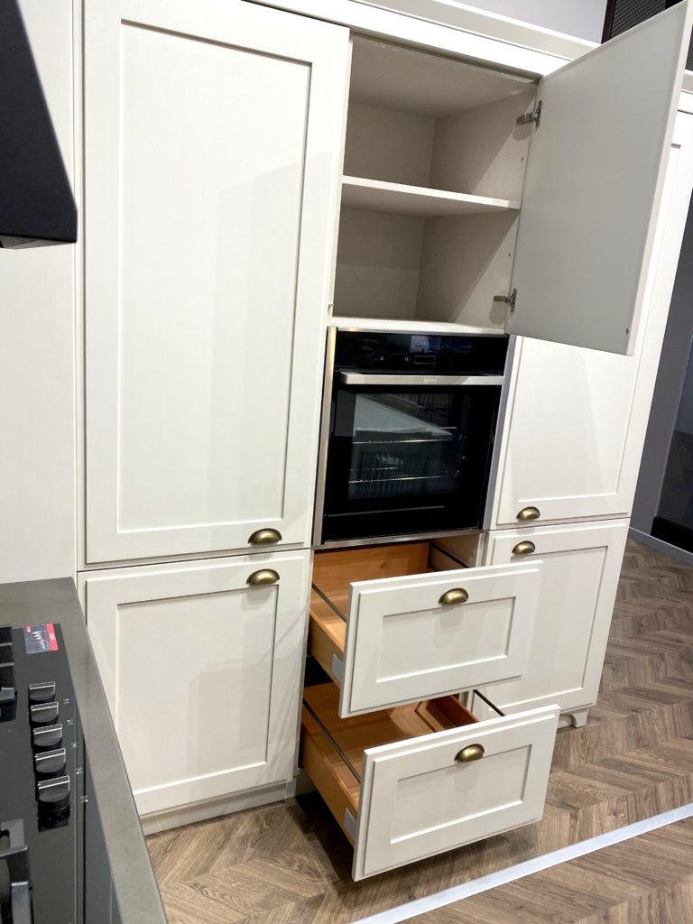 Ex Display Scavolini Favilla Kitchen with Worktops and Neff Appliances ...