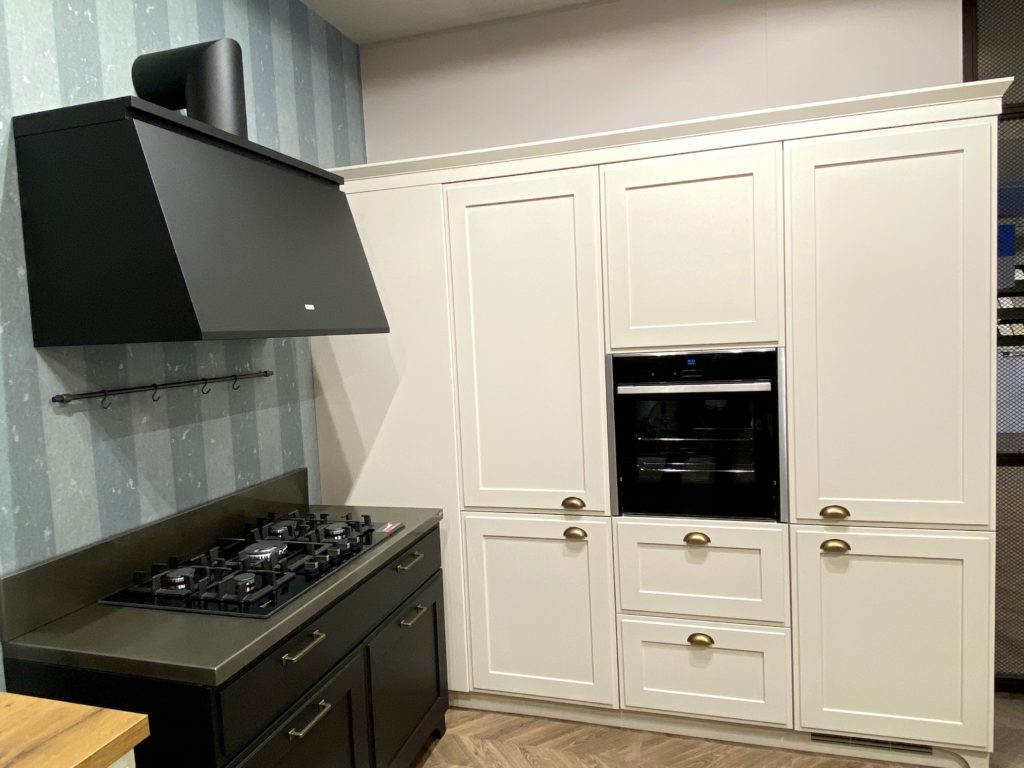 Ex Display Scavolini Favilla Kitchen with Worktops and Neff Appliances ...