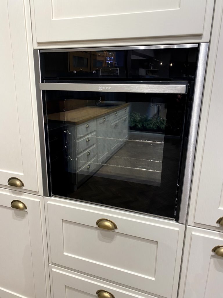 Ex Display Scavolini Favilla Kitchen with Worktops and Neff Appliances ...