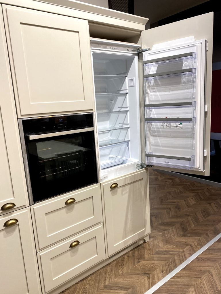 Ex Display Scavolini Favilla Kitchen with Worktops and Neff Appliances ...