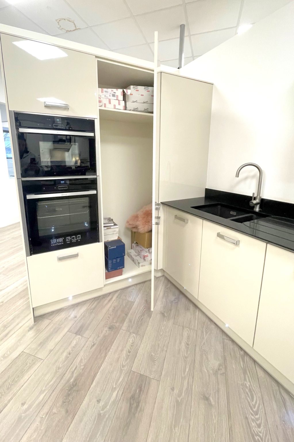 Ex Display Symphony Alta Gloss Mussel Kitchen with Quartz Worktops ...