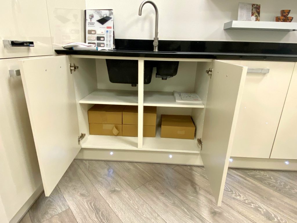 Ex Display Symphony Alta Gloss Mussel Kitchen with Quartz Worktops ...