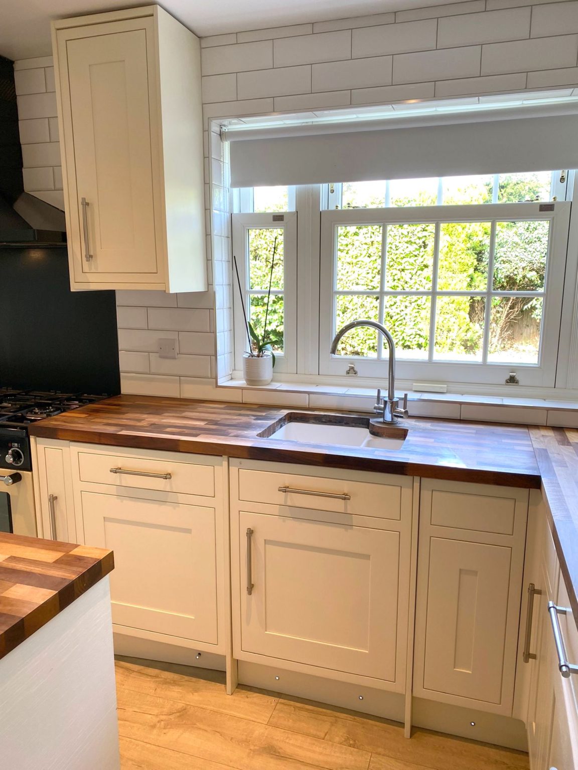 Howdens Kitchen with Island | The Used Kitchen Company