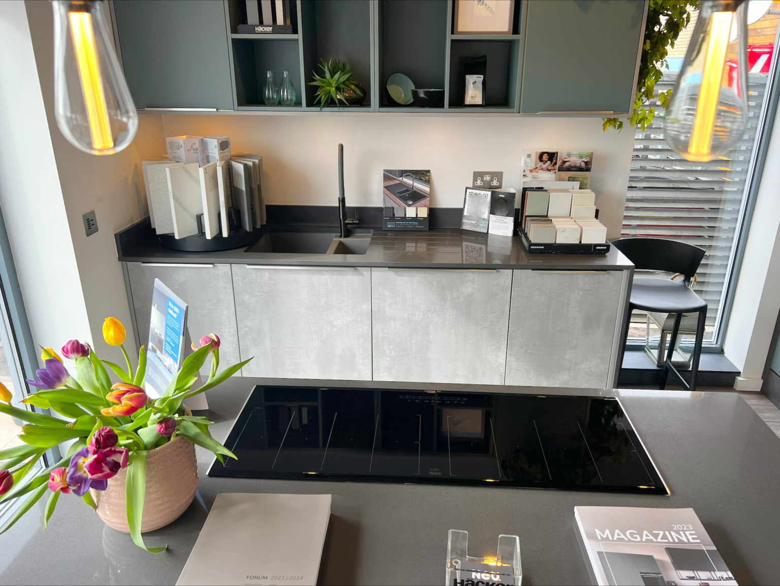 Ex Display Hacker Kitchen with Island, Worktops and Bosch Appliances ...