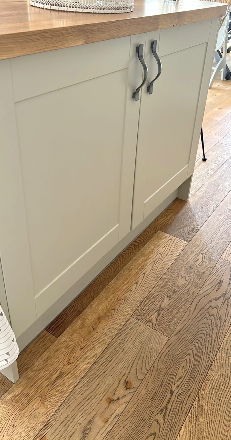 Howdens Kitchen with Island | The Used Kitchen Company