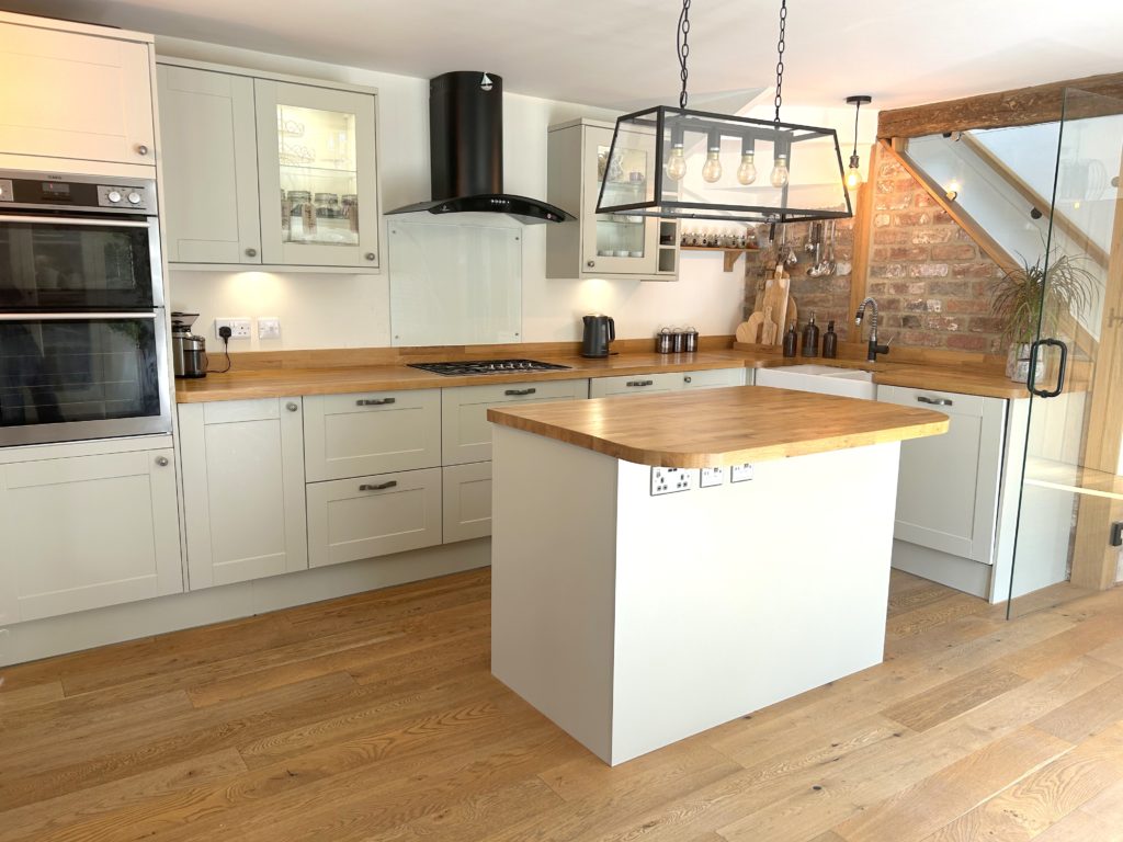 Howdens Kitchen with Island | The Used Kitchen Company