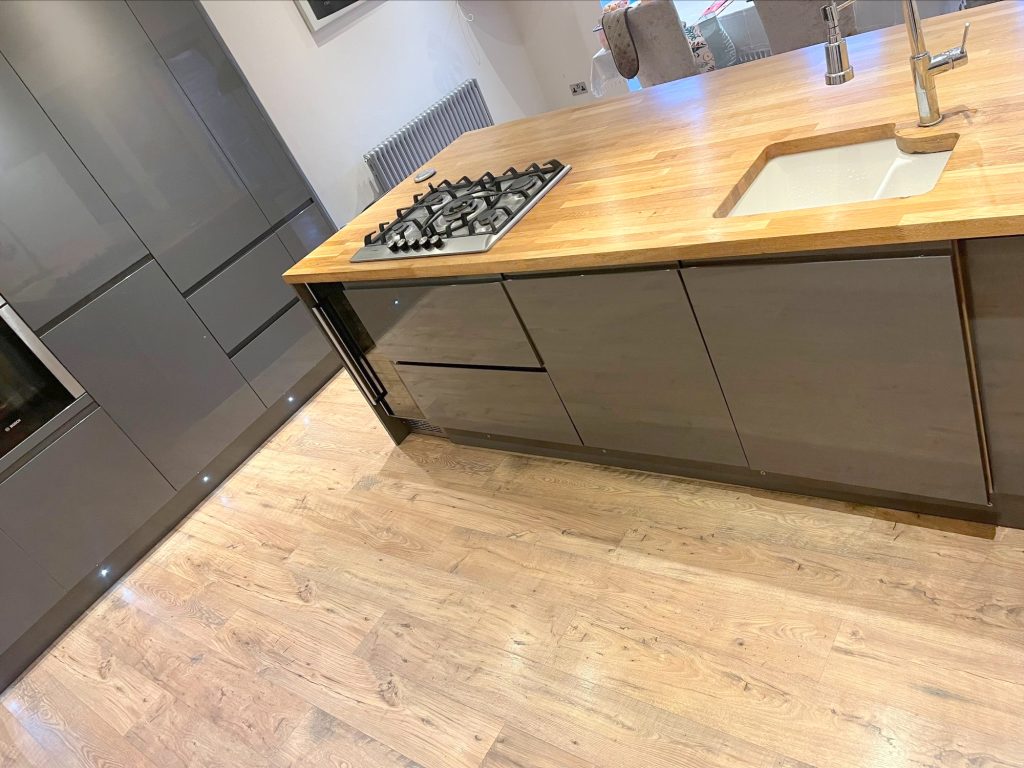 Howdens Kitchen With Worktops and Appliances - Used - The Used Kitchen ...