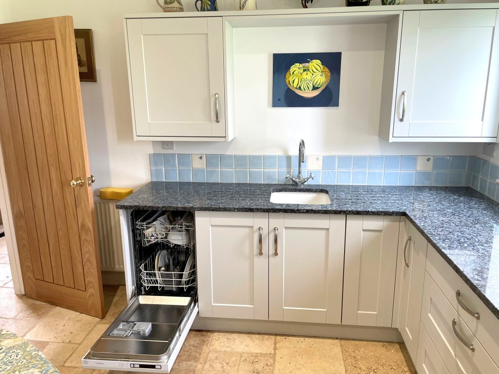 Magnet Kitchen with Worktops | The Used Kitchen Company