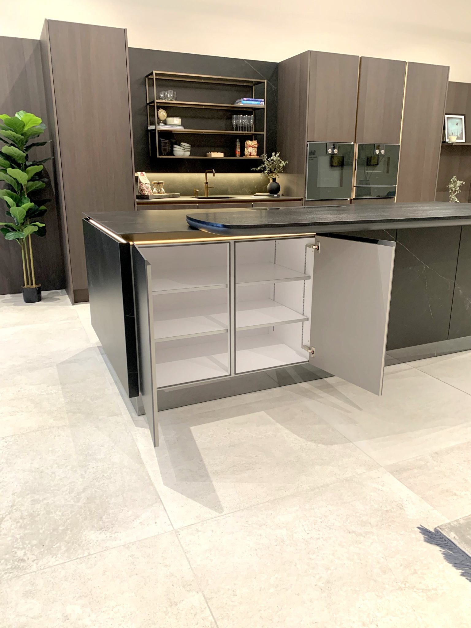 Ex Display Siematic Kitchen With Island, Worktops and Optional ...