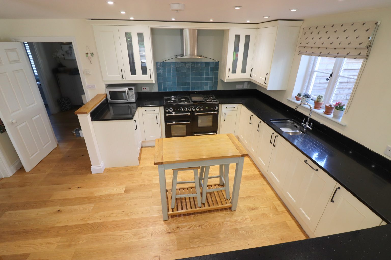 Wren Kitchen With Quartz Worktops and Appliances - Used - The Used ...