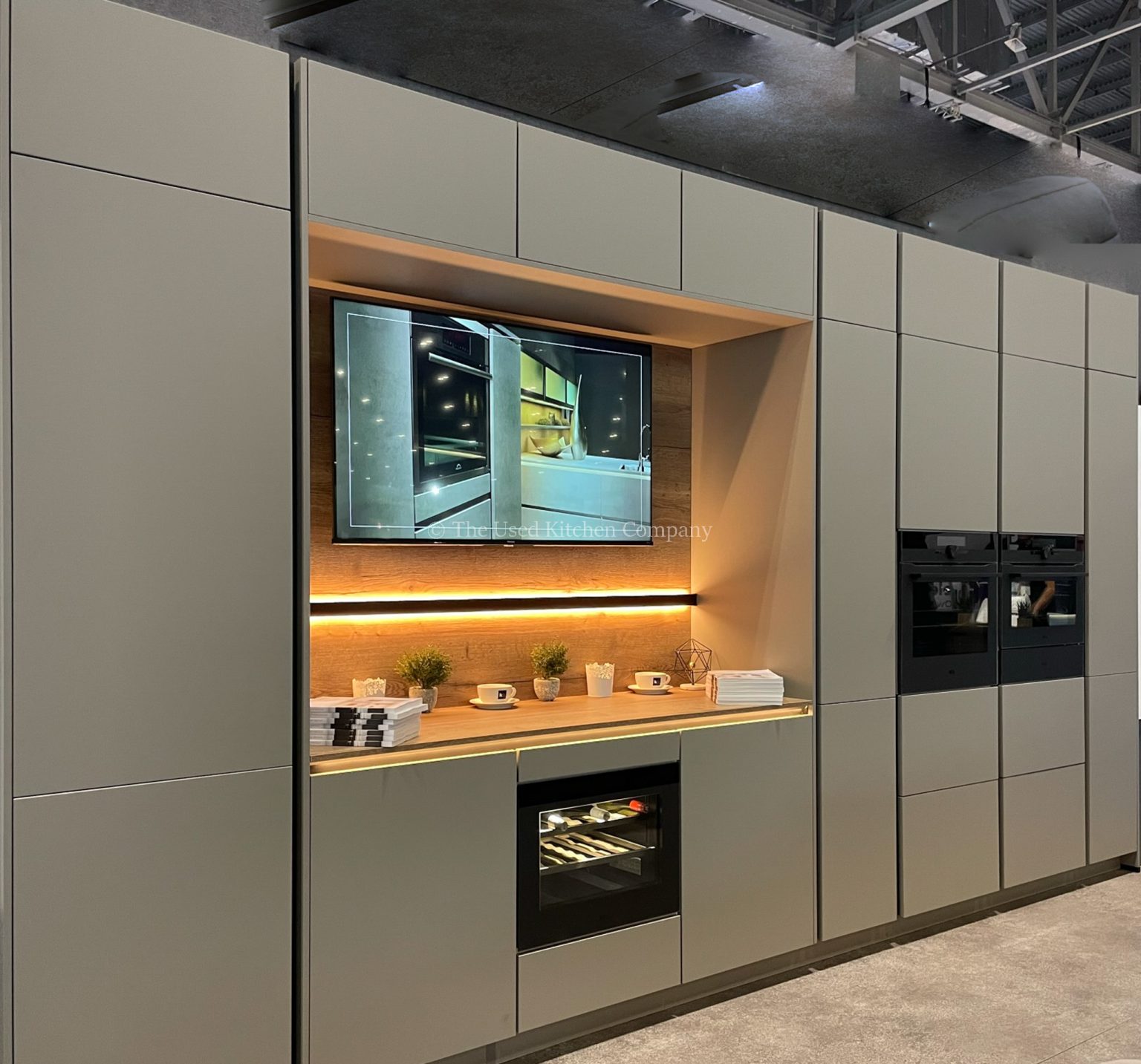 Ex Exhibition Kutchenhaus Kitchen With Island, Table, Laminate Worktops ...
