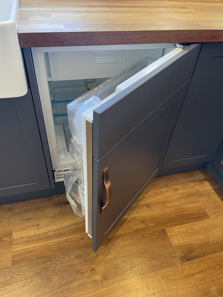 Ex Display Siemens Built Under Integrated Fridge with Freezer Section ...