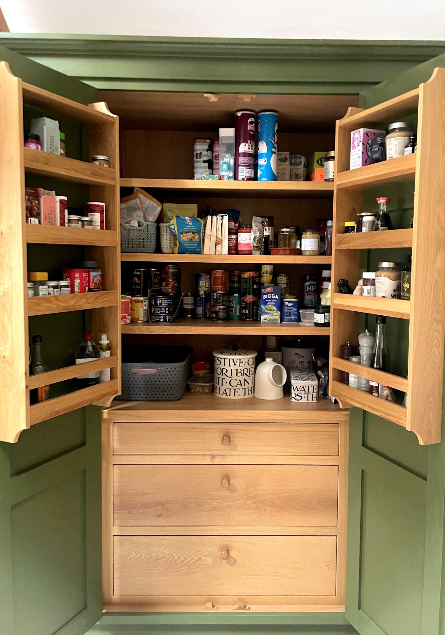 Large Bespoke Painted Kitchen with Pantry and Dresser, Quartz Worktops ...