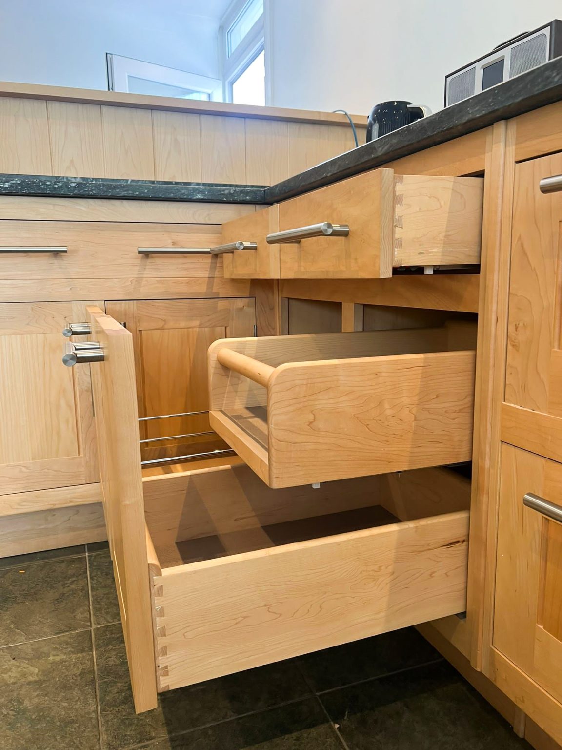 Smallbone Kitchen with Worktops | The Used Kitchen Company