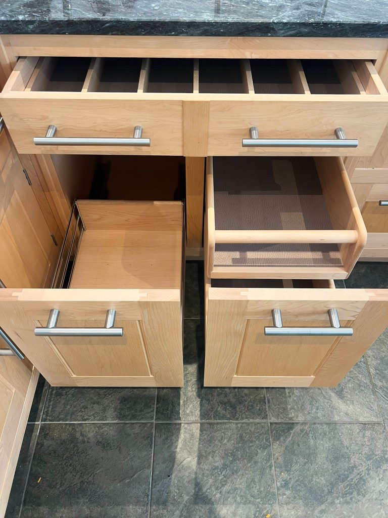 Smallbone Kitchen with Worktops | The Used Kitchen Company