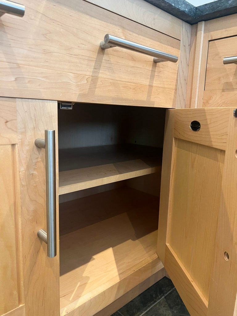 Smallbone Kitchen with Worktops | The Used Kitchen Company