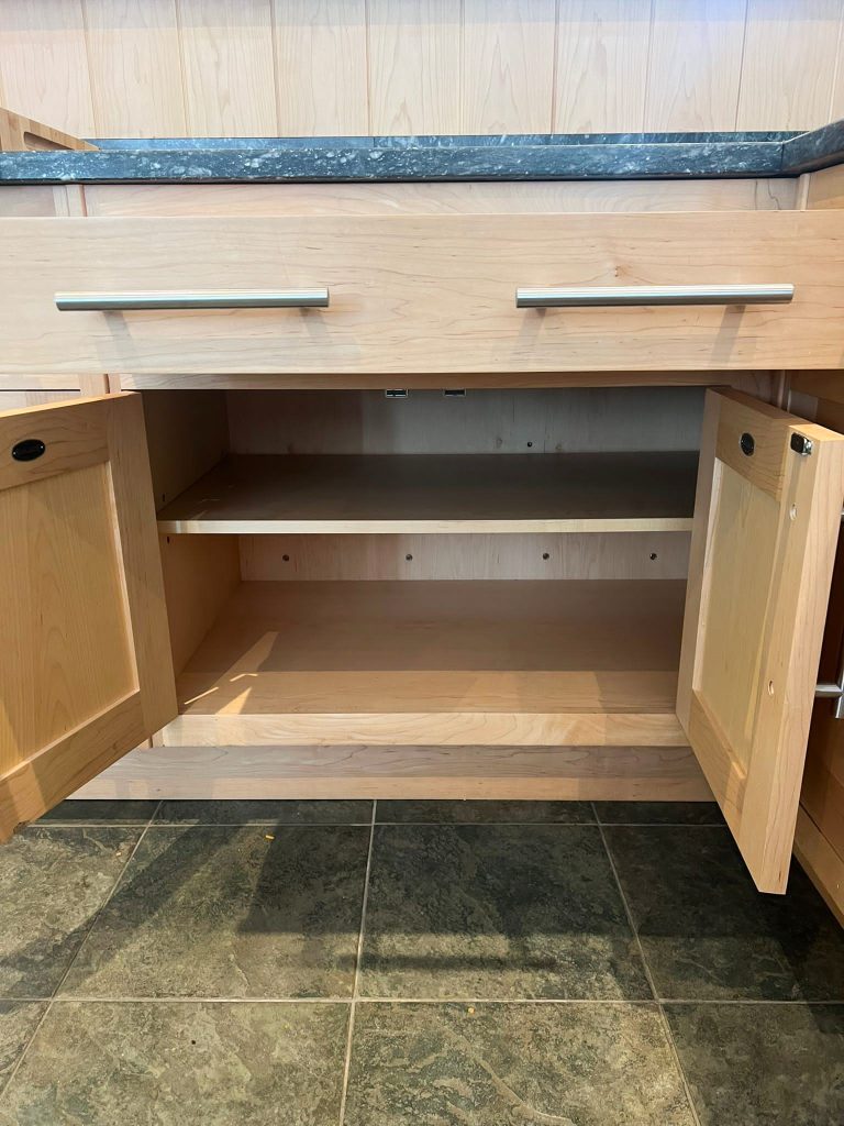 Smallbone Kitchen with Worktops | The Used Kitchen Company