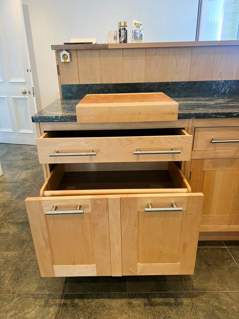 Smallbone Kitchen with Worktops | The Used Kitchen Company