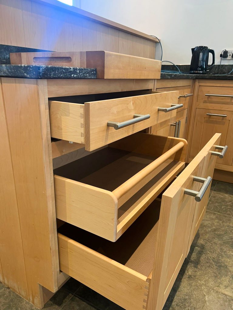 Smallbone Kitchen with Worktops | The Used Kitchen Company