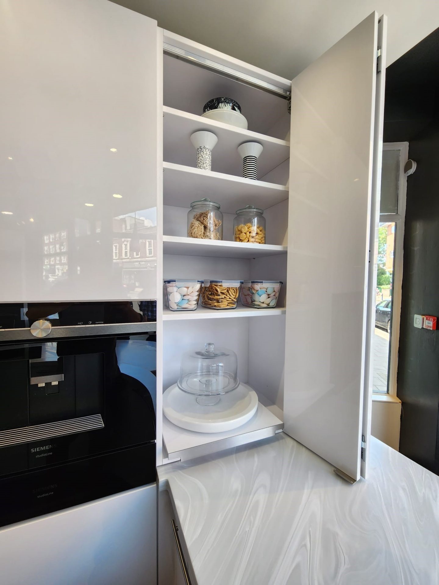 Ex Display Schmidt Kitchen with Corian Worktops and Siemens Studio Line ...