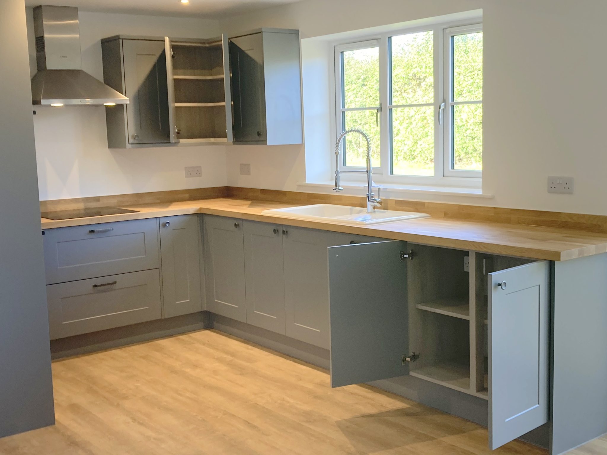 Howdens Kitchen With Worktops, Sink and Tap - Used - The Used Kitchen ...