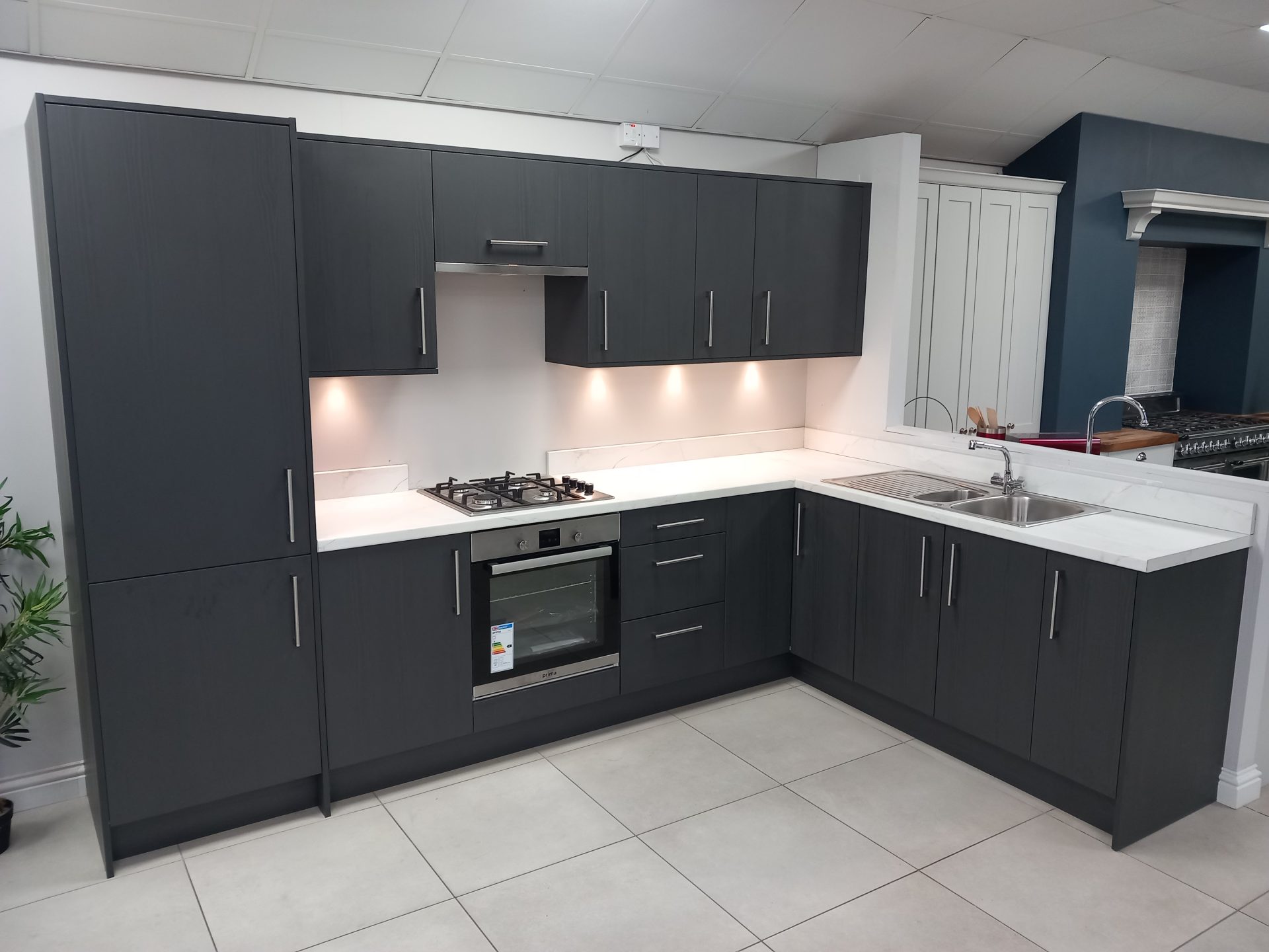 Ex Display Graphite Grained Kitchen with Worktops - The Used Kitchen ...
