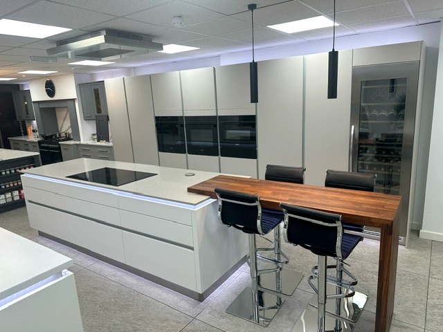 Ex Display Mereway Handleless Painted Matt Kitchen with Island and ...