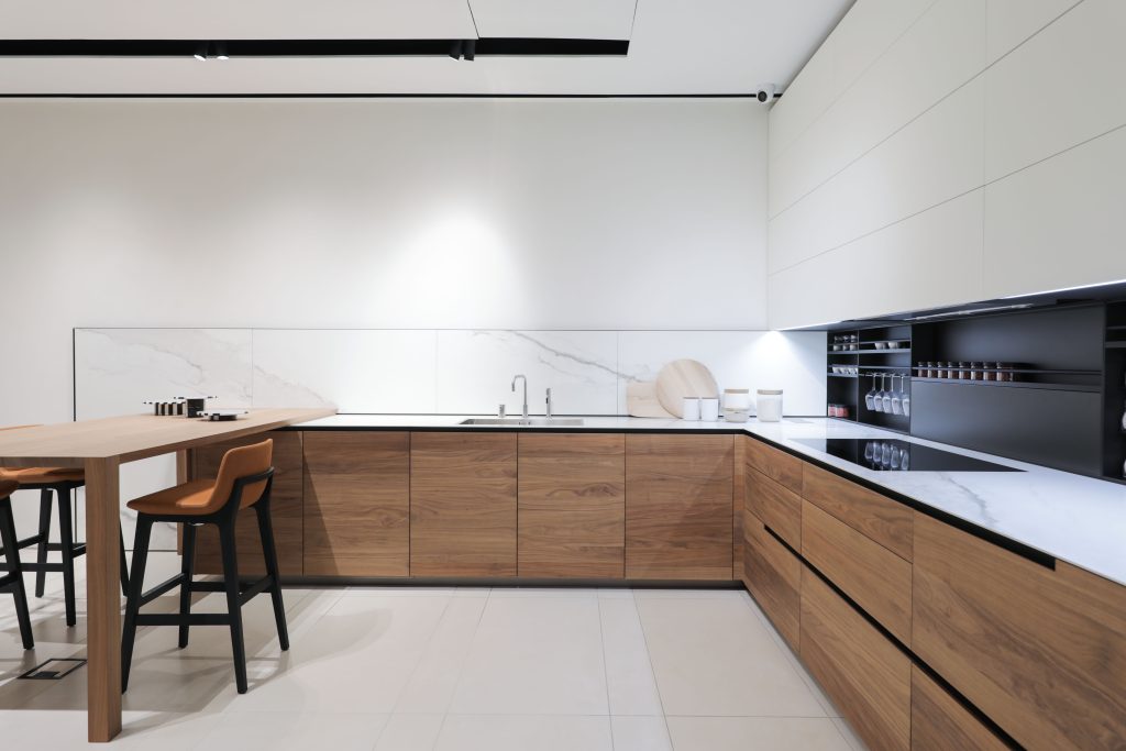 Ex Display Poliform Phoenix Kitchen With Breakfast Bar (Appliances ...