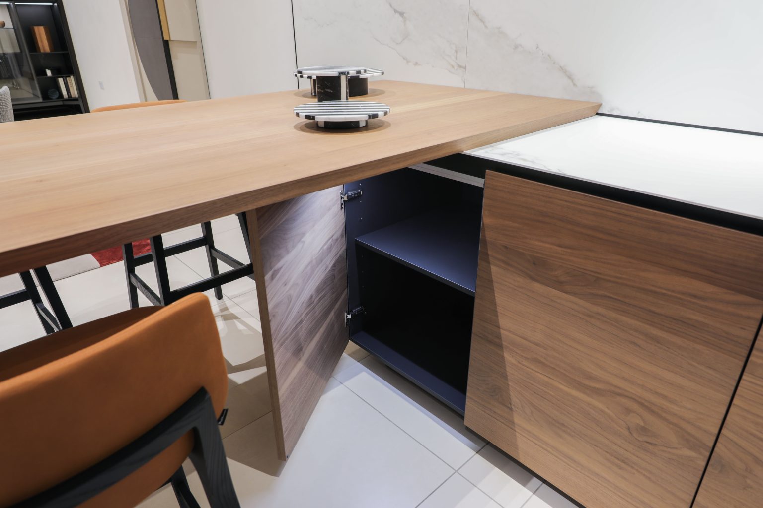 Ex Display Poliform Phoenix Kitchen With Breakfast Bar (Appliances ...