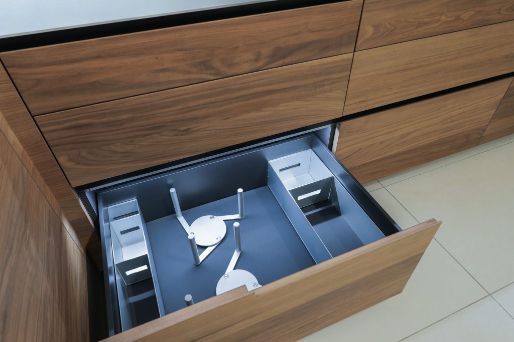 Ex Display Poliform Phoenix Kitchen With Breakfast Bar (Appliances ...