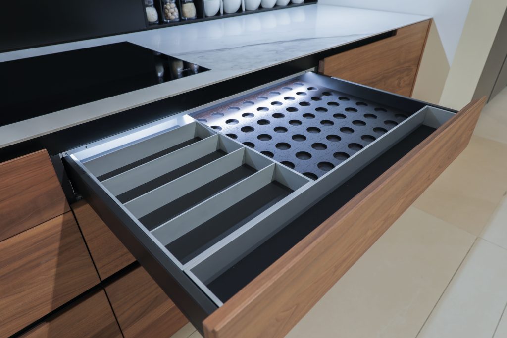 Ex Display Poliform Phoenix Kitchen With Breakfast Bar (Appliances ...