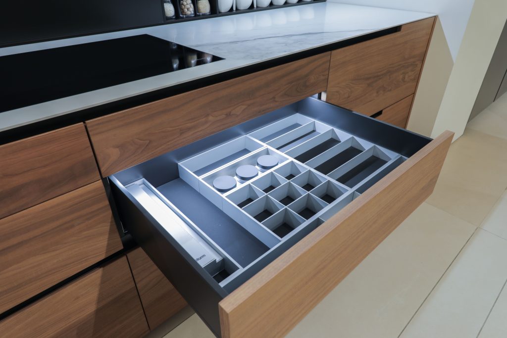 Ex Display Poliform Phoenix Kitchen With Breakfast Bar (Appliances ...