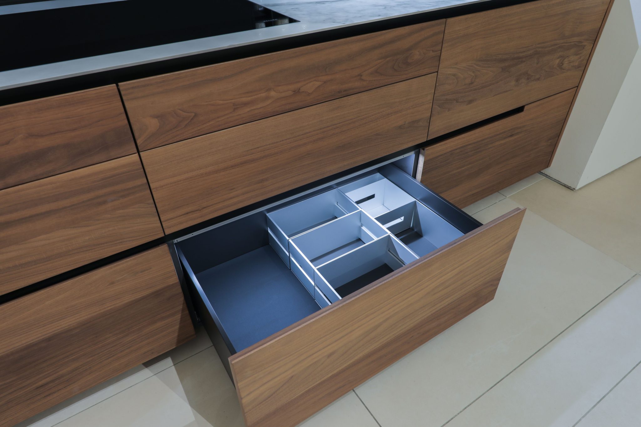 Ex Display Poliform Phoenix Kitchen With Breakfast Bar (Appliances ...