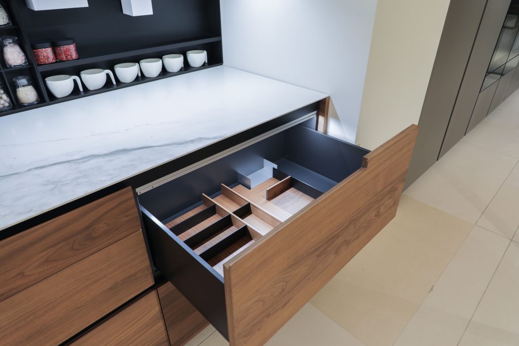 Ex Display Poliform Phoenix Kitchen With Breakfast Bar (Appliances ...