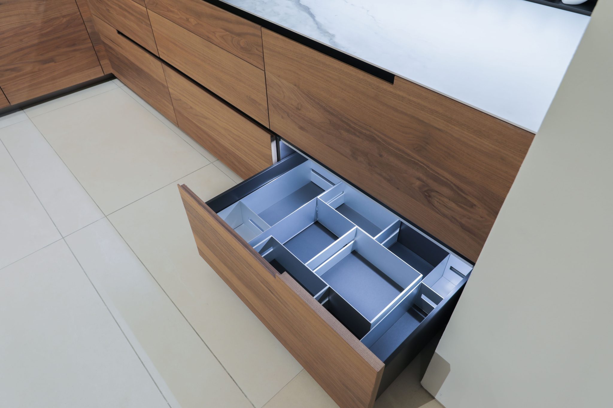 Ex Display Poliform Phoenix Kitchen With Breakfast Bar (Appliances ...