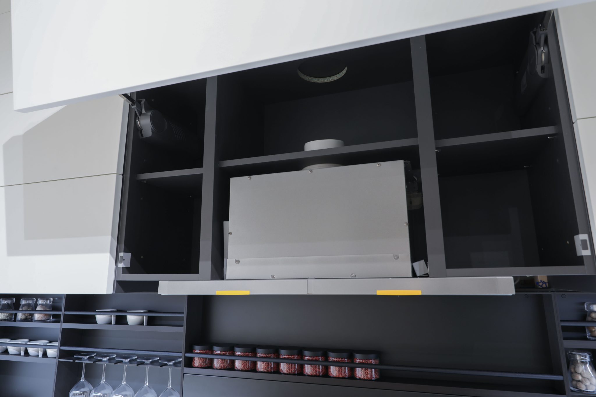 Ex Display Poliform Phoenix Kitchen With Breakfast Bar (Appliances ...