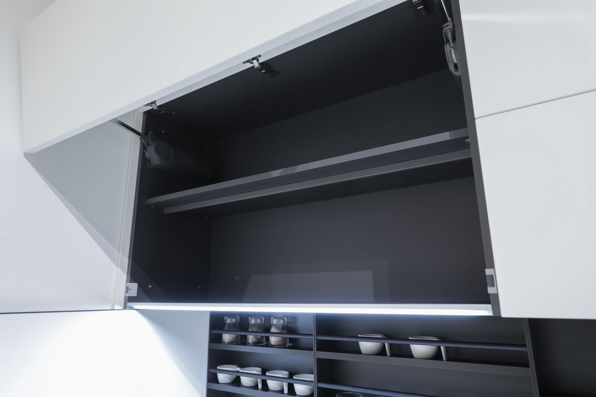 Ex Display Poliform Phoenix Kitchen With Breakfast Bar (Appliances ...