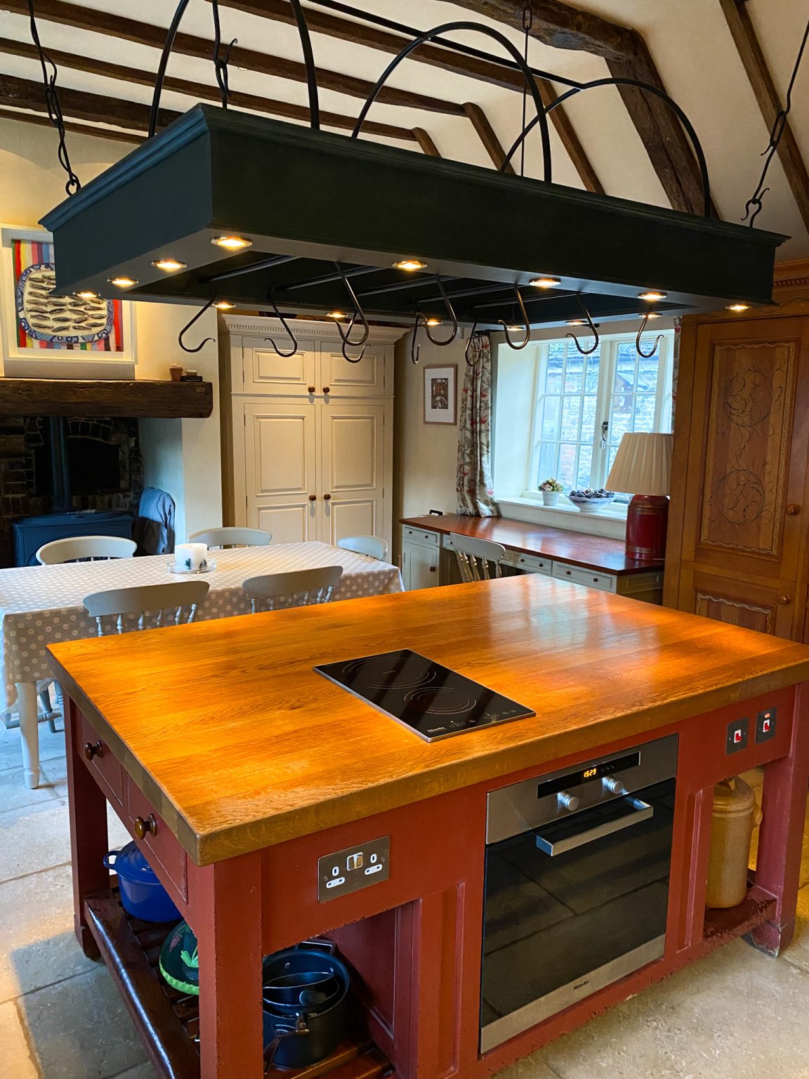 Chalon Kitchen with Island, Worktops and Housekeepers Cupboard - Used ...