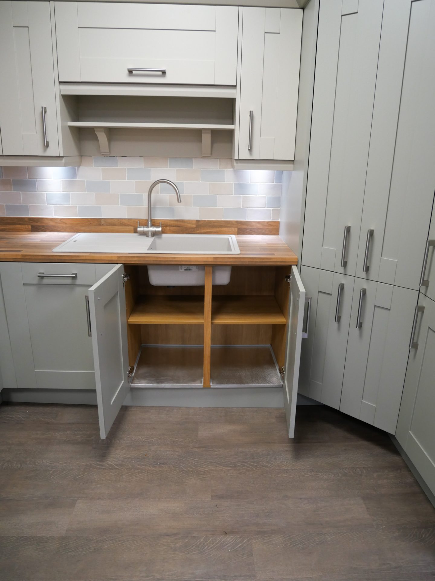 Ex Display Cranbrook Kitchen with Worktops - The Used Kitchen Company