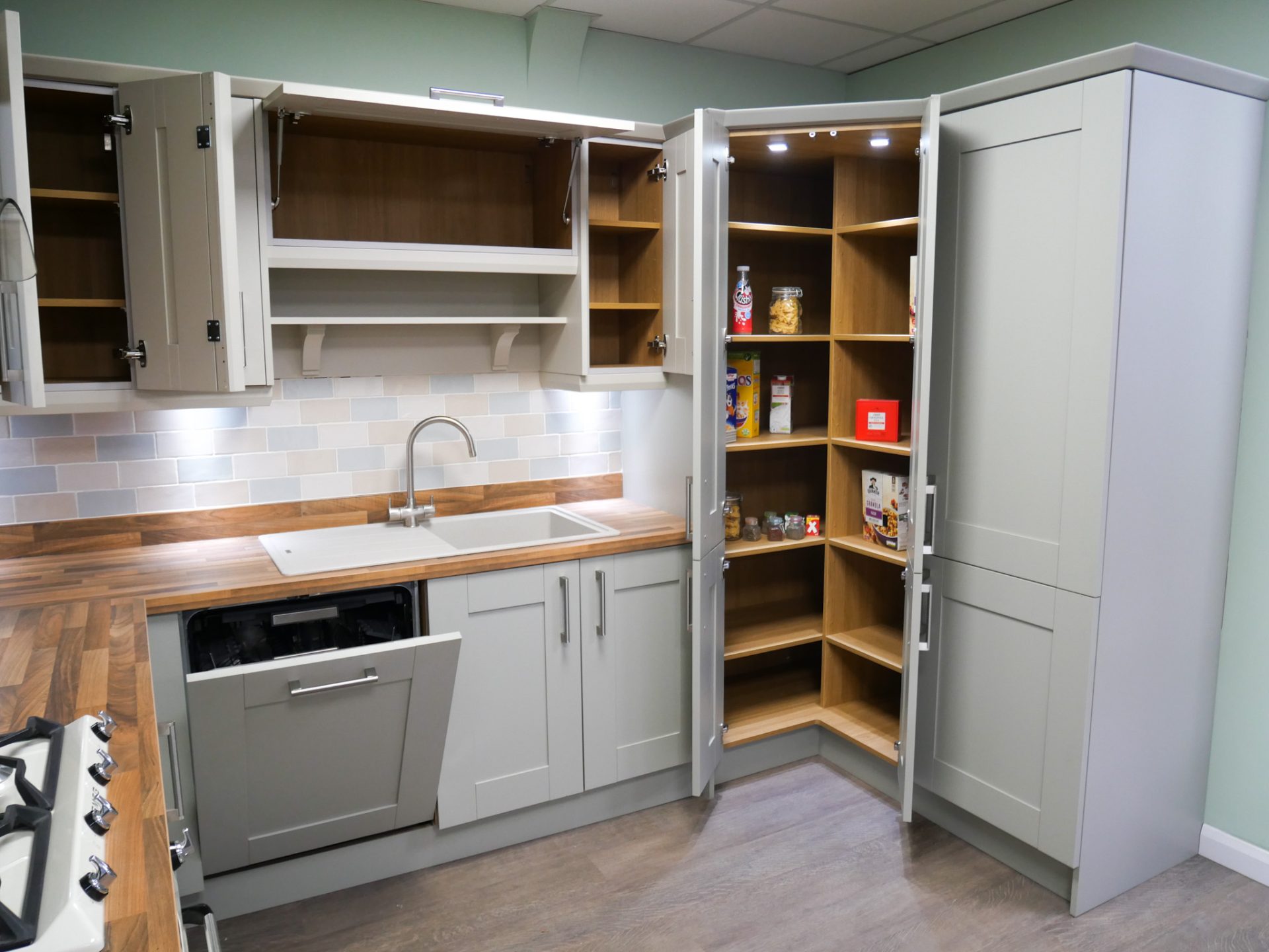 Ex Display Cranbrook Kitchen with Worktops - The Used Kitchen Company