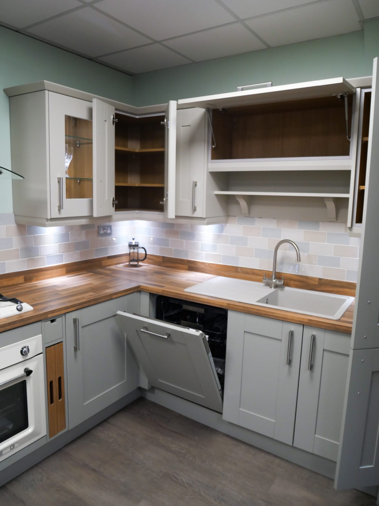 Ex Display Cranbrook Kitchen with Worktops - The Used Kitchen Company