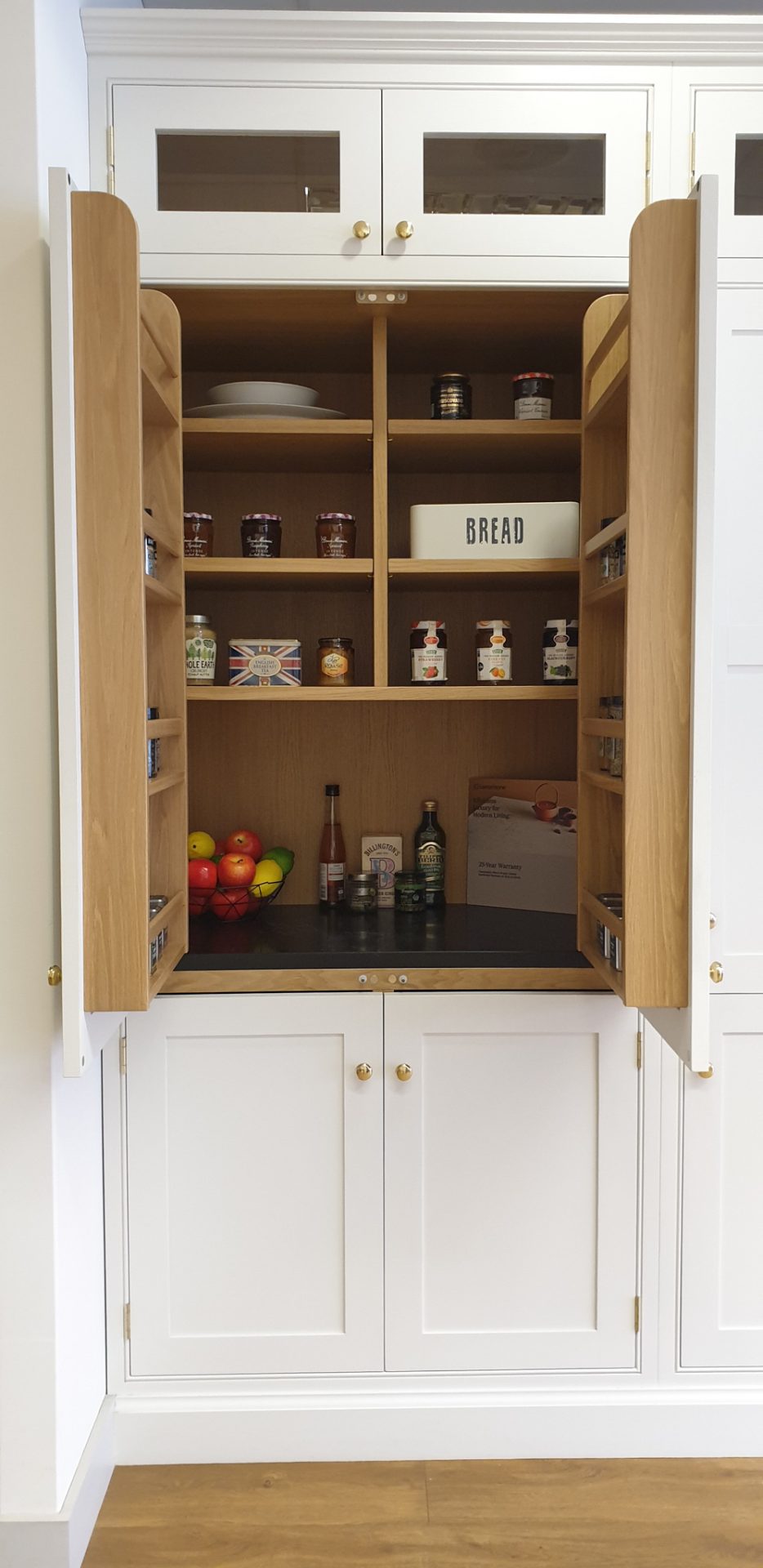 Ex Display Hand Painted White Beaded Inframe Shaker Kitchen - The Used ...