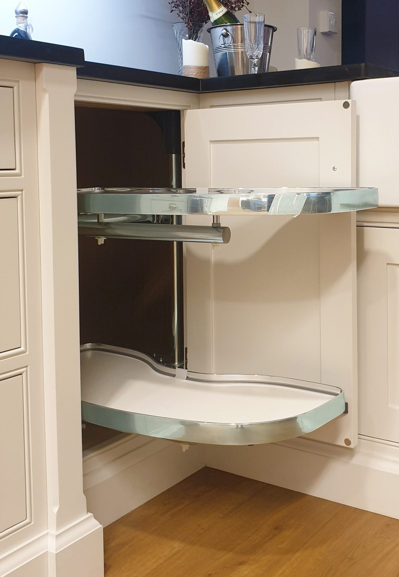 Ex Display Hand Painted White Beaded Inframe Shaker Kitchen - The Used ...