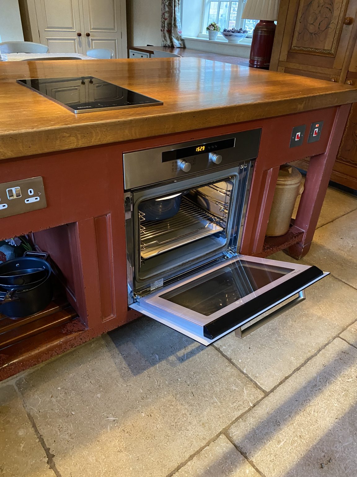 Chalon Kitchen with Island, Worktops and Housekeepers Cupboard - Used ...