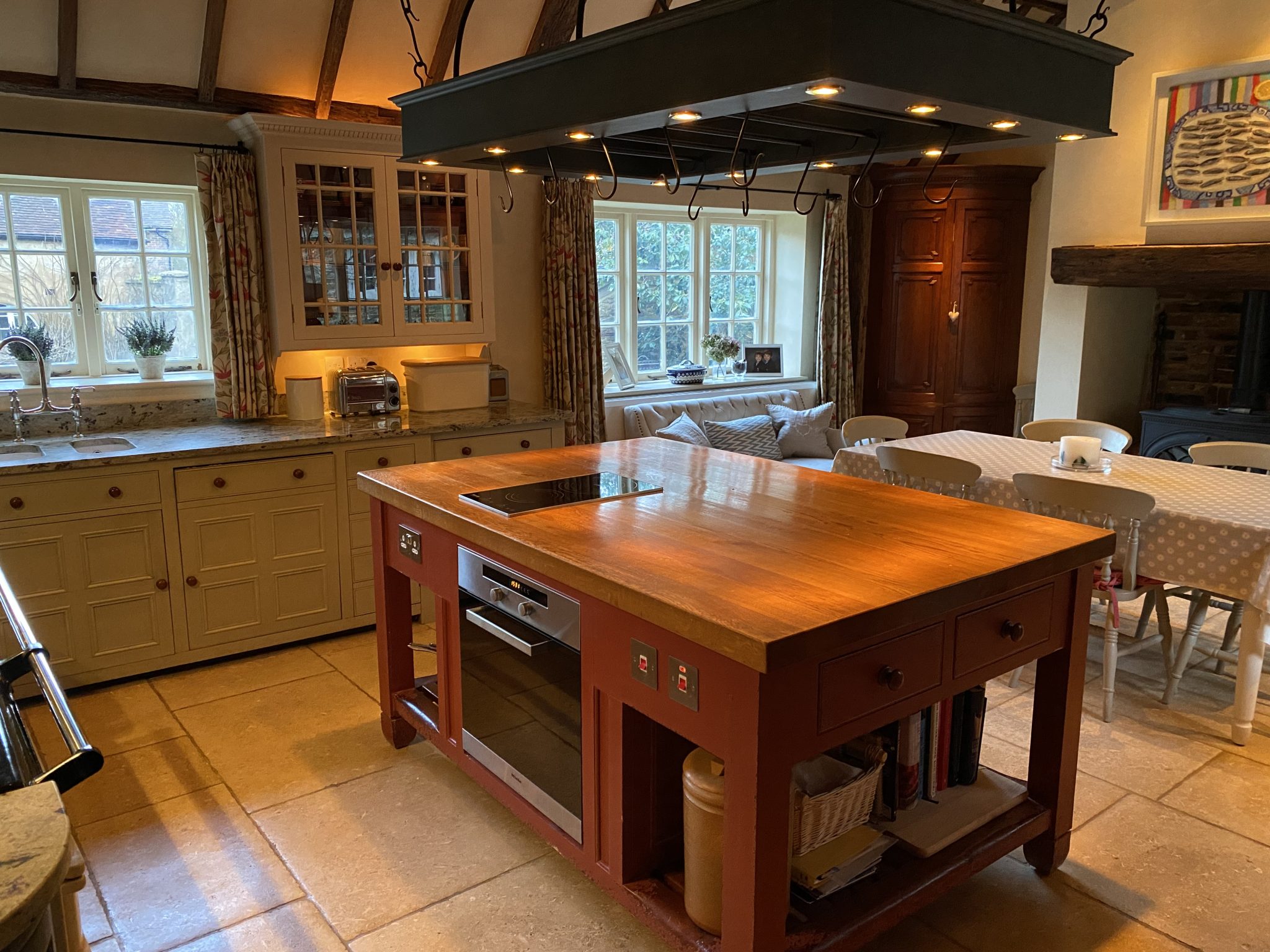 Chalon Kitchen with Island, Worktops and Housekeepers Cupboard - Used ...