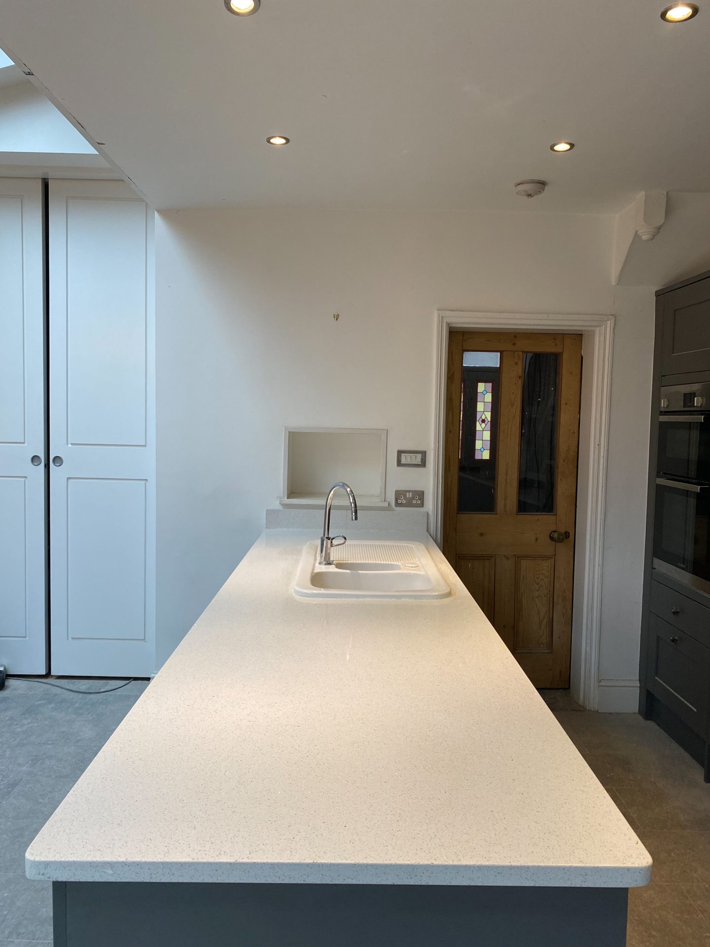 Howdens Kitchen With Island, Quartz Worktops and Appliances - Used ...