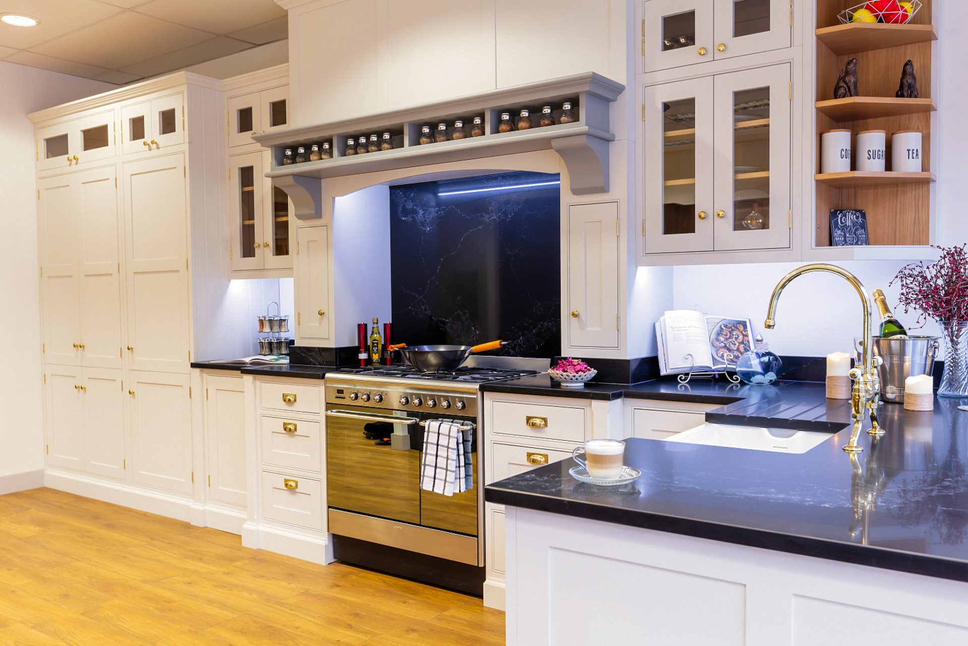 Ex Display Hand Painted White Beaded Inframe Shaker Kitchen - The Used ...