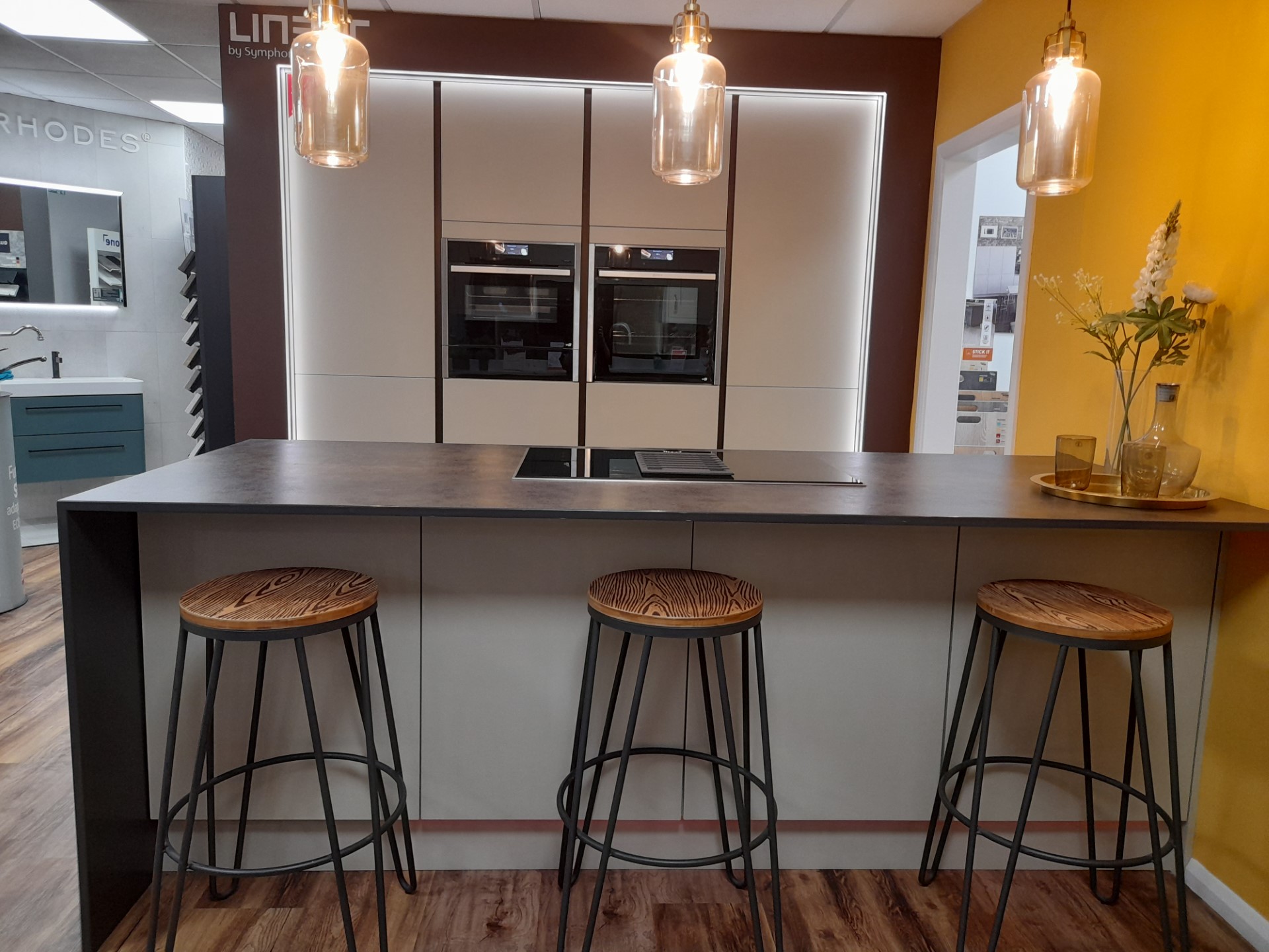 Ex Display Symphony Linear Avant Kitchen with Neolith Worktops and ...
