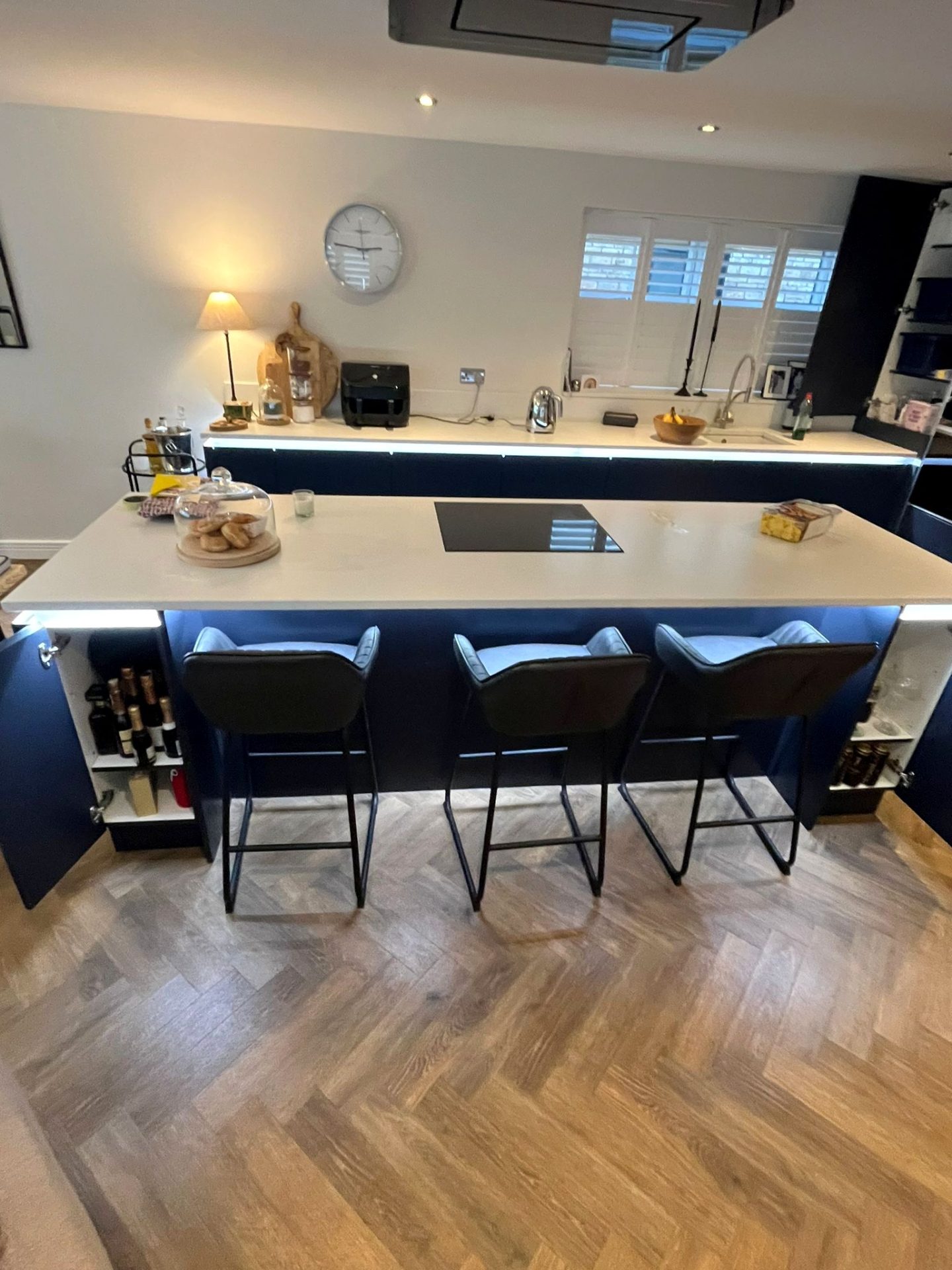 Symphony Linear Avant Indigo Kitchen with Island, Quartz Worktops and ...