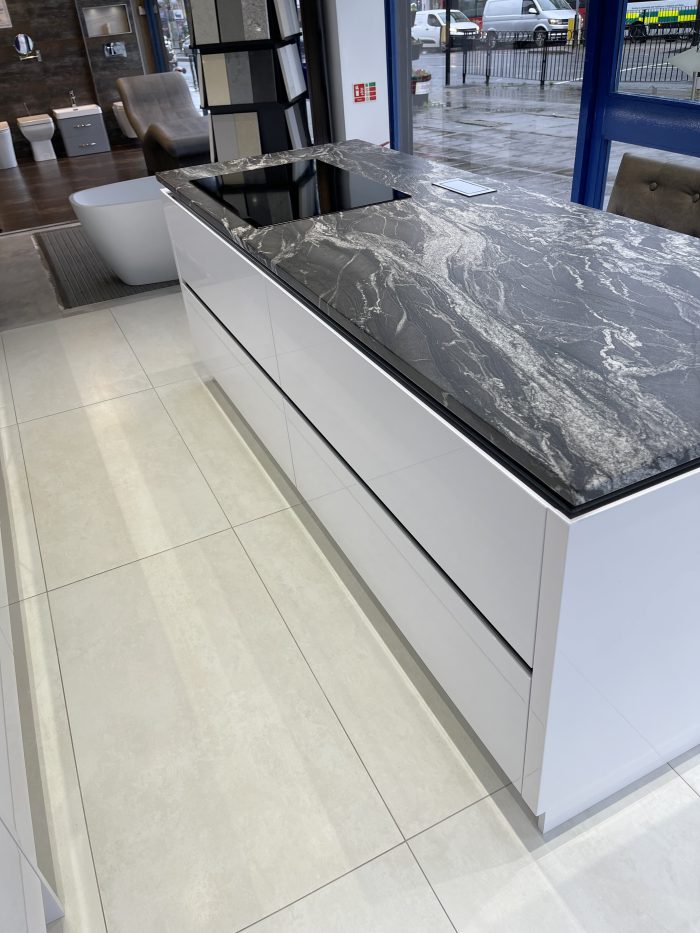 Ex Display Symphony Linear Kitchen | The Used Kitchen Company